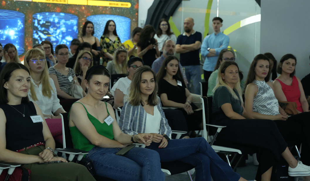 How to Ask for Help at Work: The Leader’s Approach